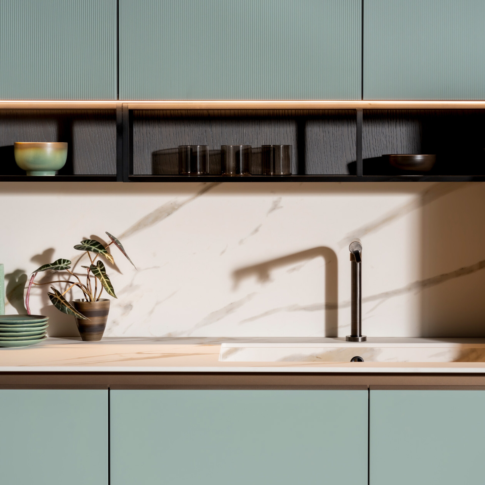 Total look with lacquered finishes and micro-ribbed glass - Arredo3